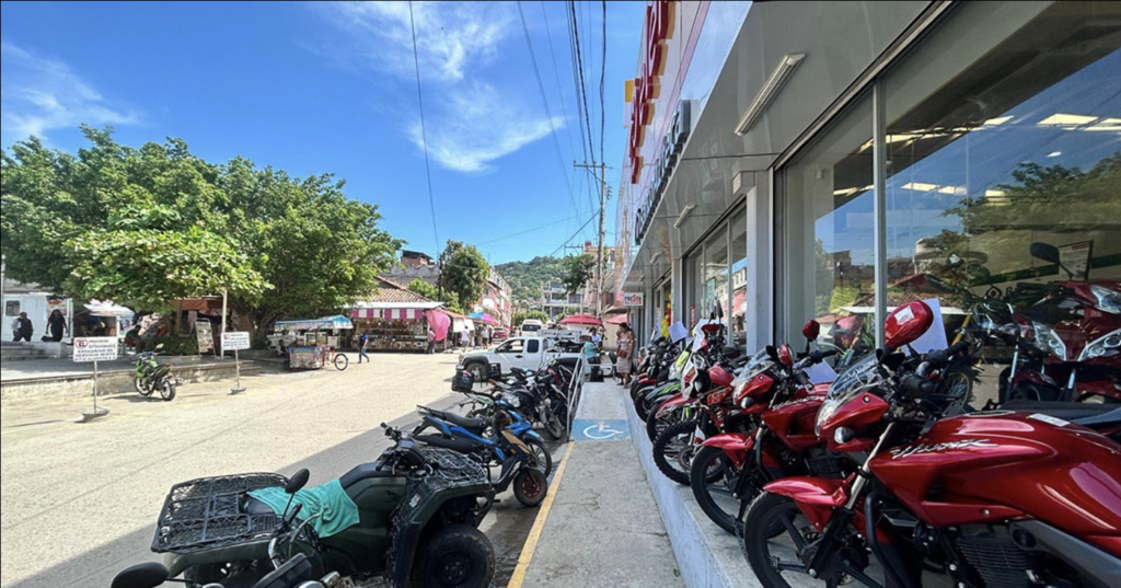 El comercio y transporte vuelve a la normalidad en Tecpan